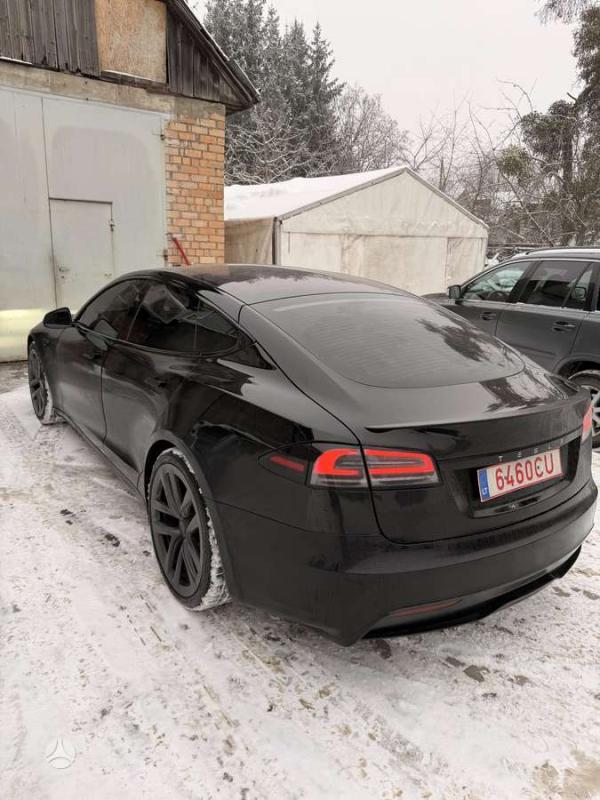 Melns Tesla Model S 2024 Kauņa, ar dzinēja tilpumu 0.00 L un nobraukumu 7 tūkst. km par 69000 €, foto 4 vietnē AUTOMOTO.COM.LV