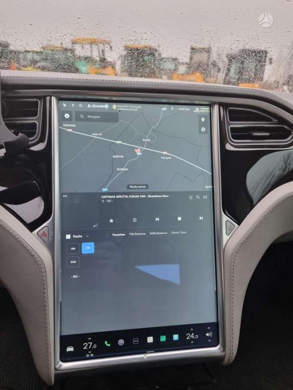 Black Tesla Model S 2014 in Siauliai, with an engine capacity of 0.00 L and mileage of 285 thousand km for 18500 €, photo 11 on AUTOMOTO.COM.LV