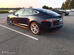 Blue Tesla Model S 2013 in Tallinn, with an engine capacity of 0.00 L and mileage of 301 thousand km for 14300 €, photo 3 on AUTOMOTO.COM.LV