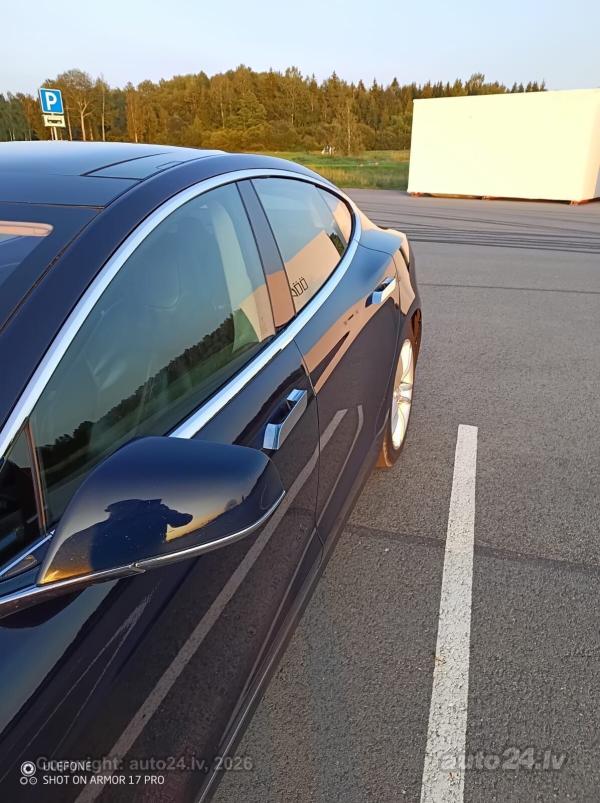 Blue Tesla Model S 2013 in Tallinn, with an engine capacity of 0.00 L and mileage of 301 thousand km for 14300 €, photo 4 on AUTOMOTO.COM.LV