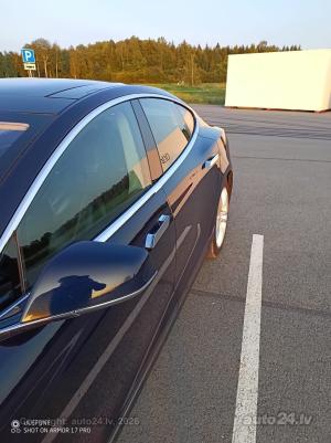 Blue Tesla Model S 2013 in Tallinn, with an engine capacity of 0.00 L and mileage of 301 thousand km for 14300 €, photo 5 on AUTOMOTO.COM.LV