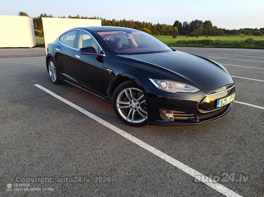 Blue Tesla Model S 2013 in Tallinn, with an engine capacity of 0.00 L and mileage of 301 thousand km for 14300 €, photo 6 on AUTOMOTO.COM.LV