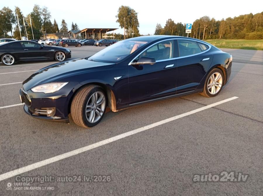 Blue Tesla Model S 2013 in Tallinn, with an engine capacity of 0.00 L and mileage of 301 thousand km for 14300 €, photo 7 on AUTOMOTO.COM.LV