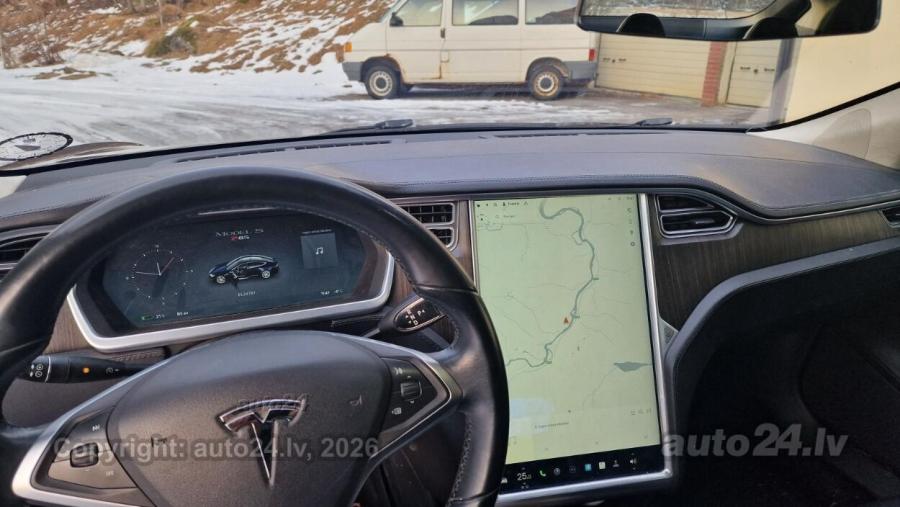 Blue Tesla Model S 2013 in Tallinn, with an engine capacity of 0.00 L and mileage of 301 thousand km for 14300 €, photo 8 on AUTOMOTO.COM.LV