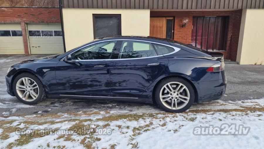 Blue Tesla Model S 2013 in Tallinn, with an engine capacity of 0.00 L and mileage of 301 thousand km for 14300 €, photo 9 on AUTOMOTO.COM.LV