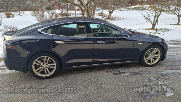 Blue Tesla Model S 2013 in Tallinn, with an engine capacity of 0.00 L and mileage of 301 thousand km for 14300 €, photo 9 on AUTOMOTO.COM.LV