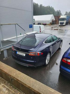 Blue Tesla Model S 2013 in Vilnius, with an engine capacity of 0.00 L and mileage of 220 thousand km for 9500 €, photo 4 on AUTOMOTO.COM.LV