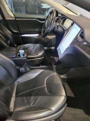 Blue Tesla Model S 2013 in Vilnius, with an engine capacity of 0.00 L and mileage of 220 thousand km for 9500 €, photo 8 on AUTOMOTO.COM.LV