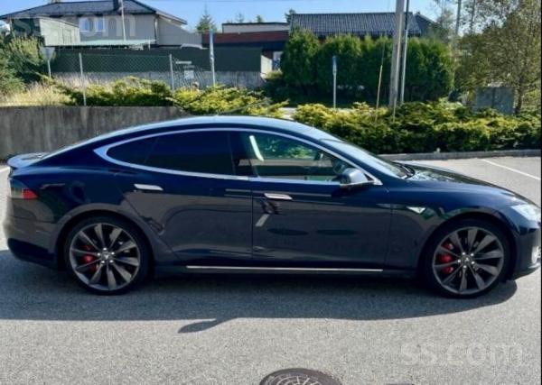 Blue Tesla Model S 2014 in Riga, with an engine capacity of 0.00 L and mileage of 208 thousand km for 14777 €, photo 2 on AUTOMOTO.COM.LV