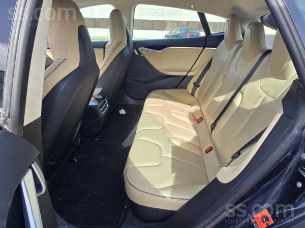 Blue Tesla Model S 2014 in Riga, with an engine capacity of 0.00 L and mileage of 208 thousand km for 14777 €, photo 4 on AUTOMOTO.COM.LV