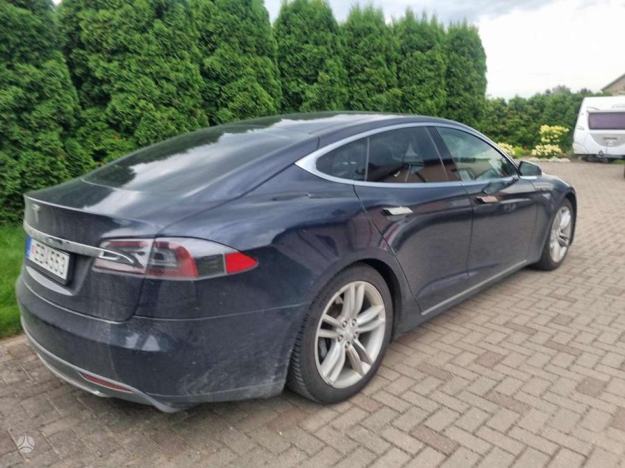 Zils Tesla Model S 2014 Tauragė, ar dzinēja tilpumu 0.00 L un nobraukumu 150 tūkst. km par 10700 €, foto 9 vietnē AUTOMOTO.COM.LV