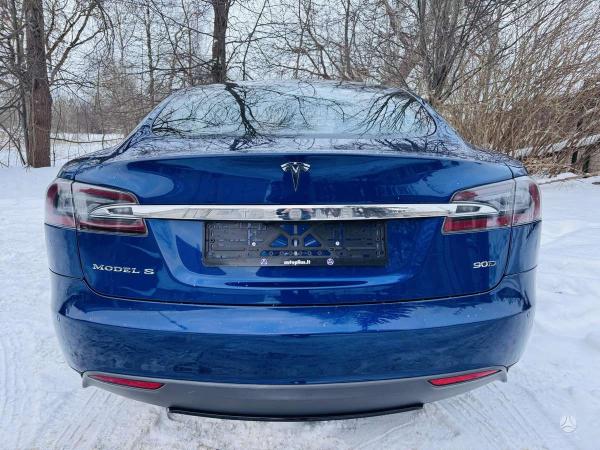 Blue Tesla Model S 2015 in Siauliai, with an engine capacity of 0.00 L and mileage of 233 thousand km for 15150 €, photo 9 on AUTOMOTO.COM.LV