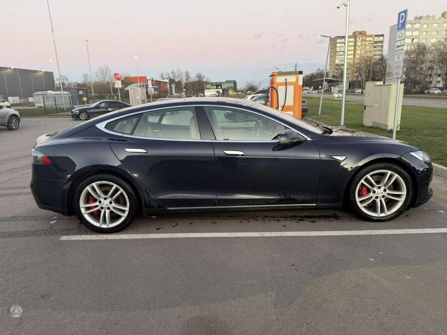 Zils Tesla Model S 2015 Kauņa, ar dzinēja tilpumu 0.00 L un nobraukumu 243 tūkst. km par 15300 €, foto 3 vietnē AUTOMOTO.COM.LV