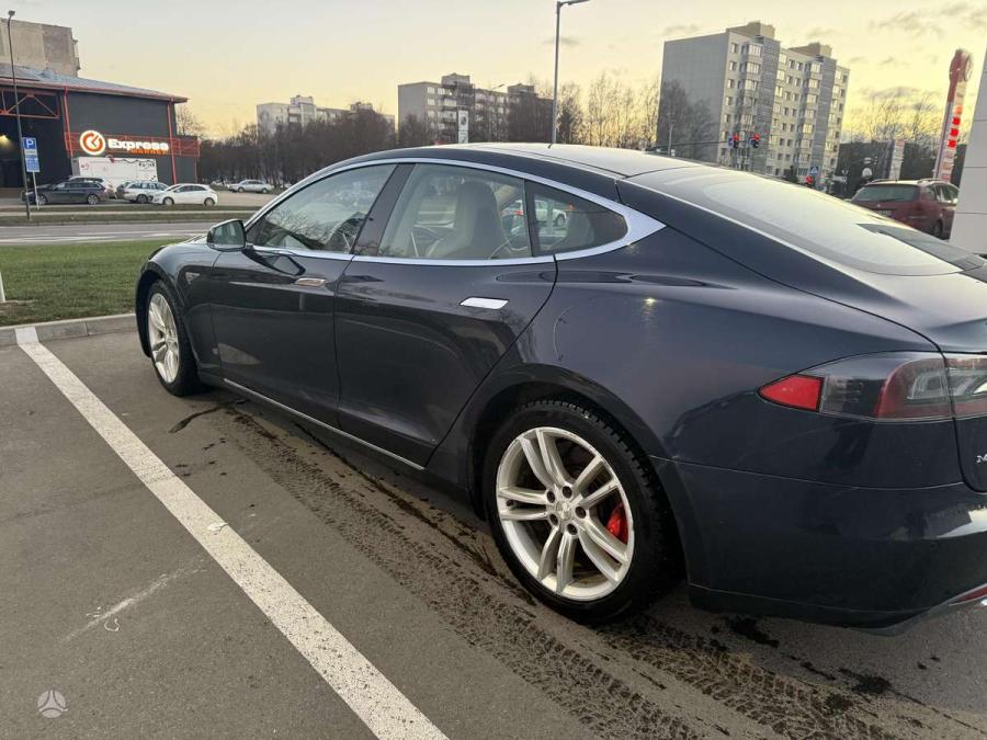 Zils Tesla Model S 2015 Kauņa, ar dzinēja tilpumu 0.00 L un nobraukumu 243 tūkst. km par 15300 €, foto 5 vietnē AUTOMOTO.COM.LV