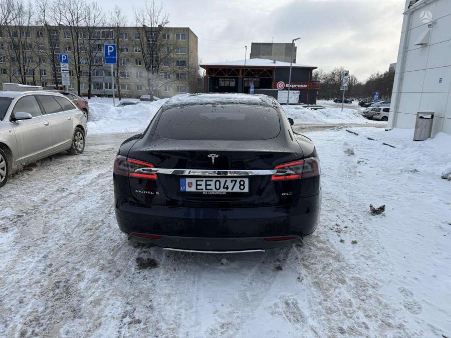 Zils Tesla Model S 2015 Kauņa, ar dzinēja tilpumu 0.00 L un nobraukumu 237 tūkst. km par 14999 €, foto 4 vietnē AUTOMOTO.COM.LV