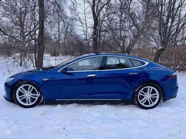 Zils Tesla Model S 2015 Šauļi, ar dzinēja tilpumu 0.00 L un nobraukumu 233 tūkst. km par 15250 €, foto 1 vietnē AUTOMOTO.COM.LV