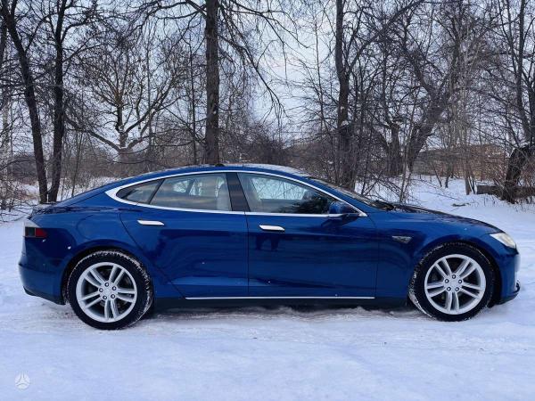 Zils Tesla Model S 2015 Šauļi, ar dzinēja tilpumu 0.00 L un nobraukumu 233 tūkst. km par 15250 €, foto 2 vietnē AUTOMOTO.COM.LV
