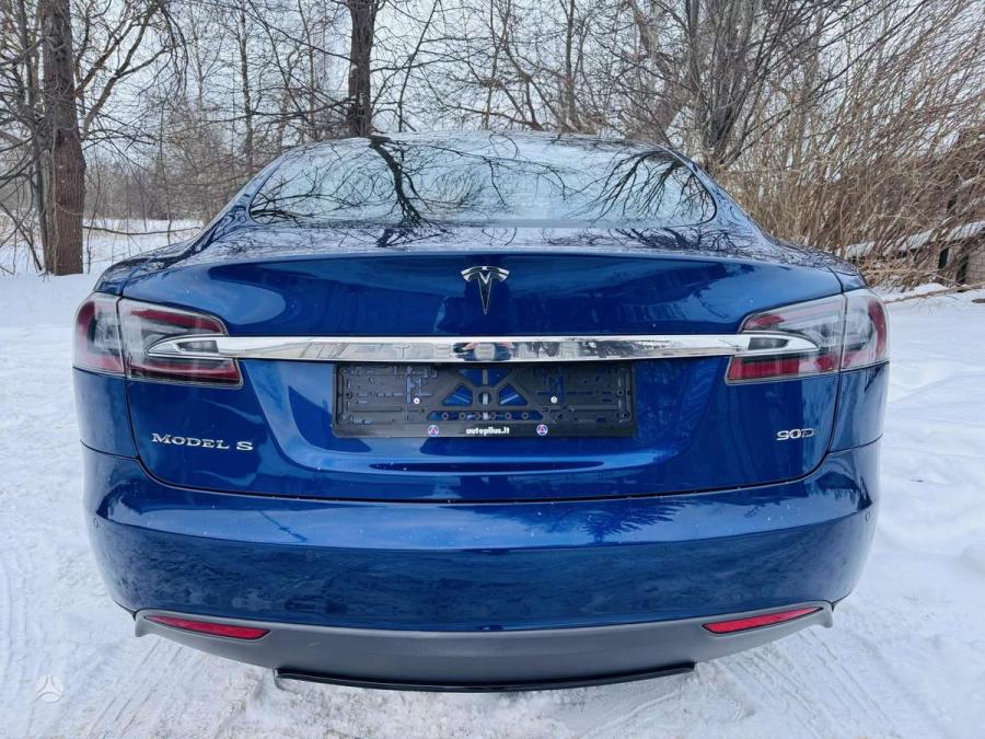 Blue Tesla Model S 2015 in Siauliai, with an engine capacity of 0.00 L and mileage of 233 thousand km for 15150 €, photo 9 on AUTOMOTO.COM.LV