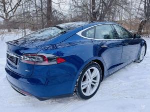 Blue Tesla Model S 2015 in Siauliai, with an engine capacity of 0.00 L and mileage of 233 thousand km for 15150 €, photo 11 on AUTOMOTO.COM.LV