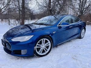 Blue Tesla Model S 2015 in Siauliai, with an engine capacity of 0.00 L and mileage of 233 thousand km for 15150 €, photo 2 on AUTOMOTO.COM.LV