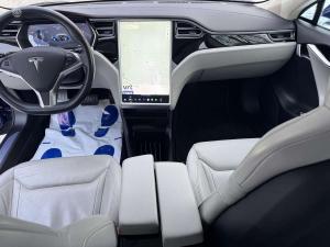 Blue Tesla Model S 2015 in Siauliai, with an engine capacity of 0.00 L and mileage of 233 thousand km for 15150 €, photo 22 on AUTOMOTO.COM.LV