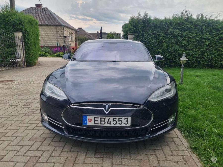 Blue Tesla Model S 2015 in Taurage, with an engine capacity of 0.00 L and mileage of 150 thousand km for 10600 €, photo 3 on AUTOMOTO.COM.LV