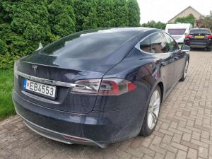 Blue Tesla Model S 2015 in Taurage, with an engine capacity of 0.00 L and mileage of 150 thousand km for 10600 €, photo 8 on AUTOMOTO.COM.LV