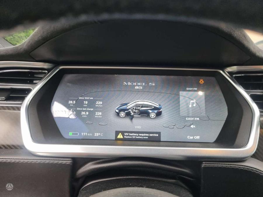 Blue Tesla Model S 2015 in Taurage, with an engine capacity of 0.00 L and mileage of 150 thousand km for 10600 €, photo 15 on AUTOMOTO.COM.LV