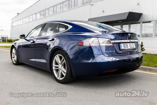 Blue Tesla Model S 2016 in Tallinn, with an engine capacity of 0.00 L and mileage of 207 thousand km for 22000 €, photo 4 on AUTOMOTO.COM.LV
