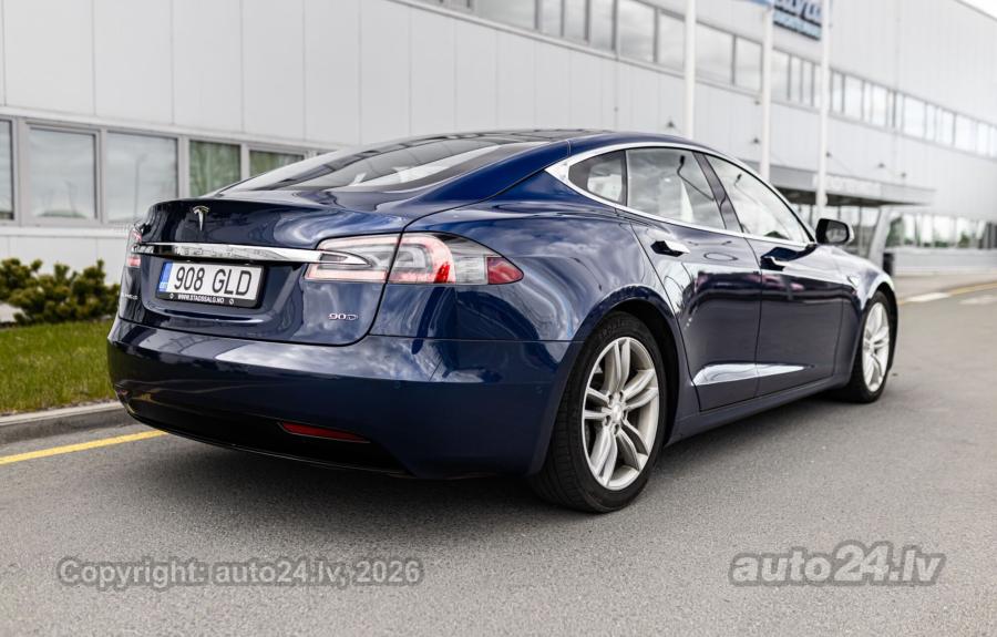 Blue Tesla Model S 2016 in Tallinn, with an engine capacity of 0.00 L and mileage of 207 thousand km for 22000 €, photo 6 on AUTOMOTO.COM.LV