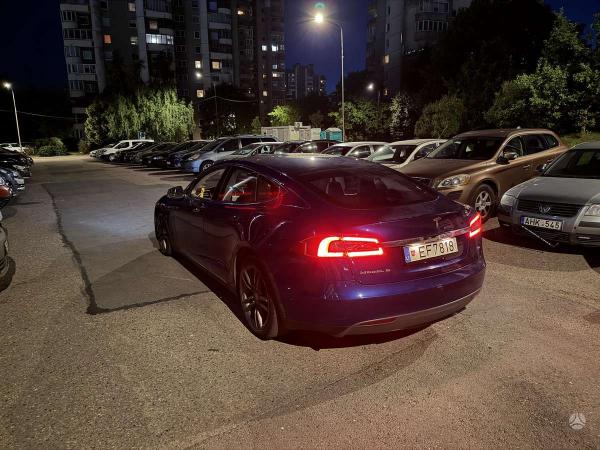 Синий Тесла Модель С 2016 в Вильнюс, объемом двигателя 0.00 л и пробегом 259 тыс. км за 12850 €, фото 9 на AUTOMOTO.COM.LV