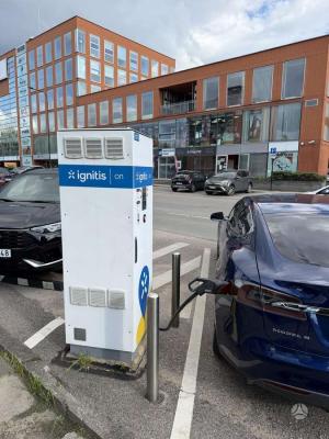 Zils Tesla Model S 2016 Viļņa, ar dzinēja tilpumu 0.00 L un nobraukumu 259 tūkst. km par 12850 €, foto 18 vietnē AUTOMOTO.COM.LV