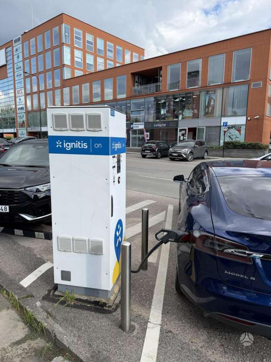 Zils Tesla Model S 2016 Viļņa, ar dzinēja tilpumu 0.00 L un nobraukumu 259 tūkst. km par 12850 €, foto 18 vietnē AUTOMOTO.COM.LV