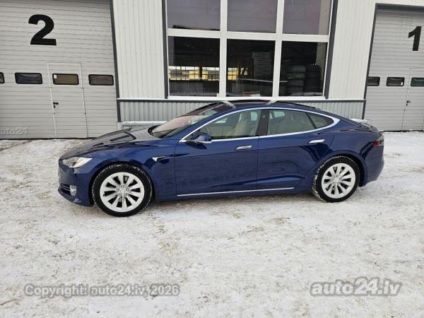 Blue Tesla Model S 2017 in Tartu, with an engine capacity of 0.00 L and mileage of 117 thousand km for 24600 €, photo 3 on AUTOMOTO.COM.LV