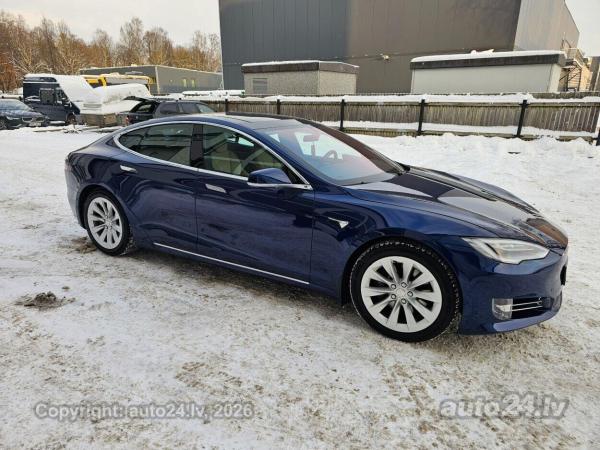 Blue Tesla Model S 2017 in Tartu, with an engine capacity of 0.00 L and mileage of 117 thousand km for 24600 €, photo 7 on AUTOMOTO.COM.LV