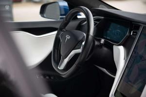 Синий Тесла Модель С 2017 в Каунас, объемом двигателя 0.00 л и пробегом 123 тыс. км за 22000 €, фото 26 на AUTOMOTO.COM.LV