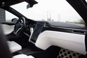 Синий Тесла Модель С 2017 в Каунас, объемом двигателя 0.00 л и пробегом 123 тыс. км за 22000 €, фото 35 на AUTOMOTO.COM.LV