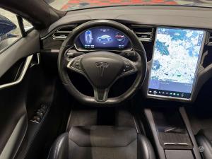 Синий Тесла Модель С 2018 в Вильнюс, объемом двигателя 0.00 л и пробегом 190 тыс. км за 16990 €, фото 22 на AUTOMOTO.COM.LV