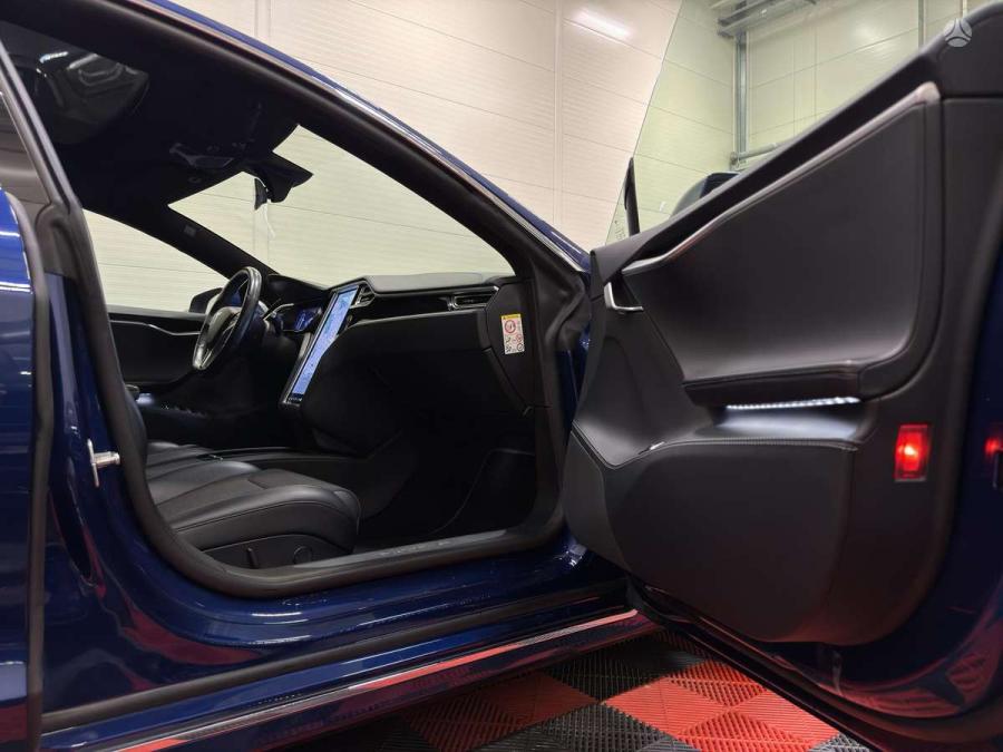 Zils Tesla Model S 2018 Viļņa, ar dzinēja tilpumu 0.00 L un nobraukumu 190 tūkst. km par 15000 €, foto 19 vietnē AUTOMOTO.COM.LV