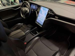 Zils Tesla Model S 2018 Viļņa, ar dzinēja tilpumu 0.00 L un nobraukumu 190 tūkst. km par 15000 €, foto 20 vietnē AUTOMOTO.COM.LV