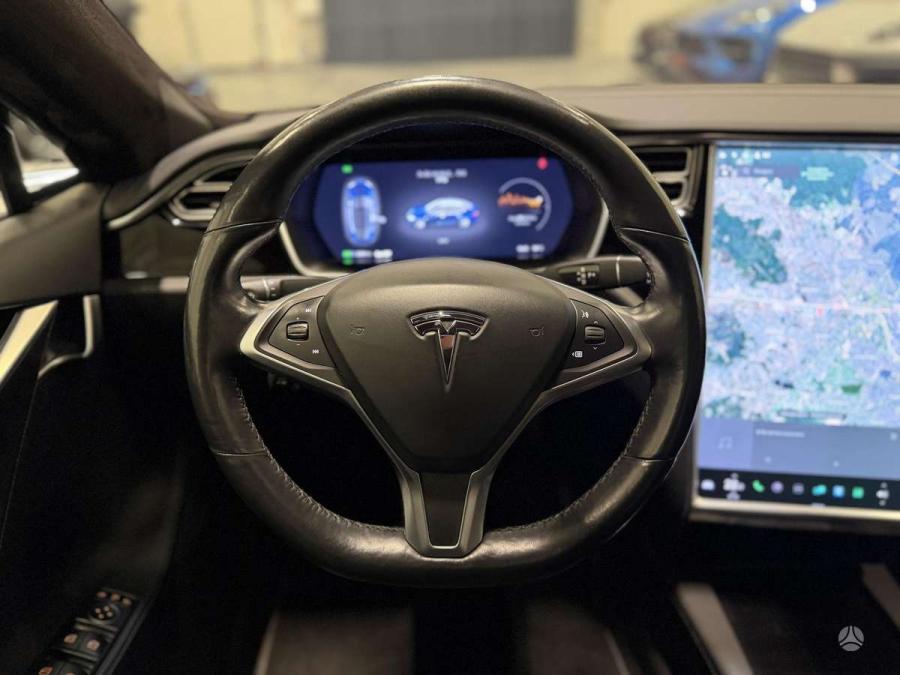 Zils Tesla Model S 2018 Viļņa, ar dzinēja tilpumu 0.00 L un nobraukumu 190 tūkst. km par 15000 €, foto 23 vietnē AUTOMOTO.COM.LV