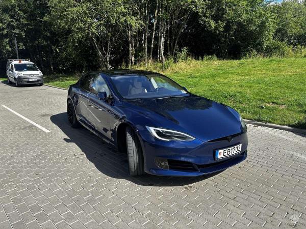 Tesla Model S 2018 in Vilnius on AUTOMOTO.COM.LV Blue Tesla Model S 2018 in Vilnius, with an engine capacity of 0.00 L and mileage of 182 thousand km for 19500 €, photo 3 on AUTOMOTO.COM.LV
