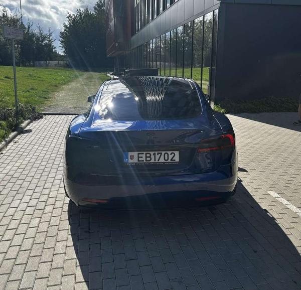 Tesla Model S 2018 in Vilnius on AUTOMOTO.COM.LV Blue Tesla Model S 2018 in Vilnius, with an engine capacity of 0.00 L and mileage of 182 thousand km for 19500 €, photo 4 on AUTOMOTO.COM.LV