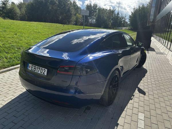 Tesla Model S 2018 in Vilnius on AUTOMOTO.COM.LV Blue Tesla Model S 2018 in Vilnius, with an engine capacity of 0.00 L and mileage of 182 thousand km for 19500 €, photo 5 on AUTOMOTO.COM.LV