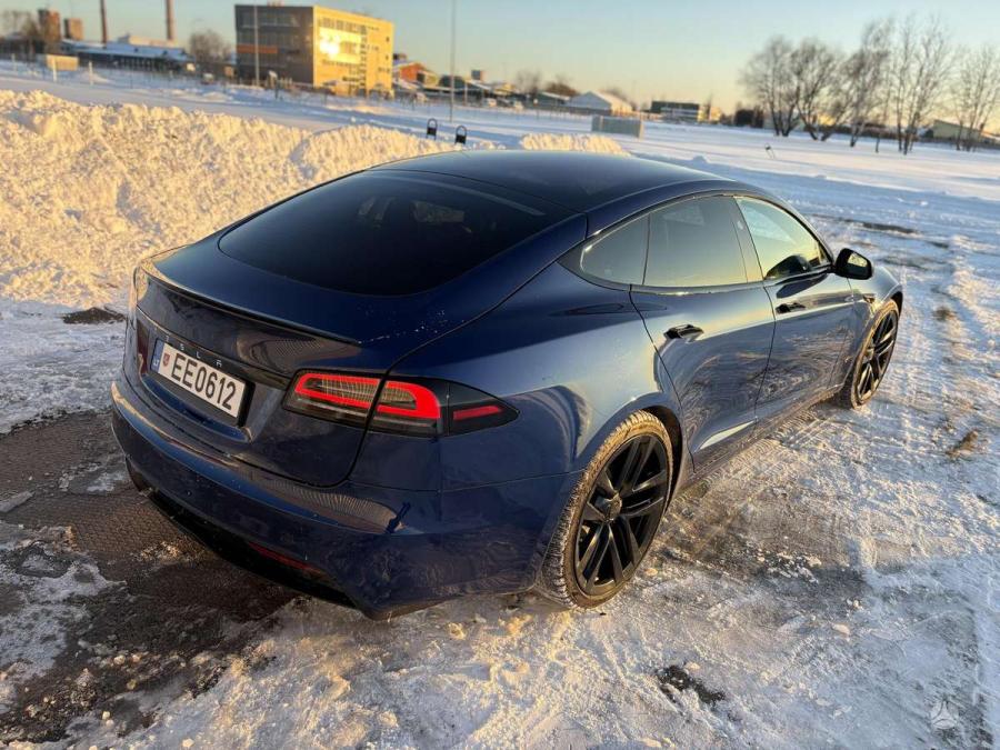 Blue Tesla Model S 2024 in Kaunas, with an engine capacity of 0.00 L and mileage of 20 thousand km for 55000 €, photo 3 on AUTOMOTO.COM.LV