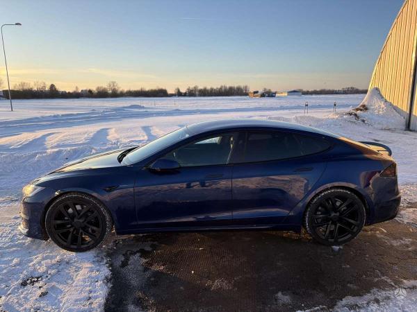 Blue Tesla Model S 2024 in Kaunas, with an engine capacity of 0.00 L and mileage of 20 thousand km for 55000 €, photo 4 on AUTOMOTO.COM.LV