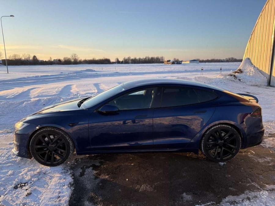 Blue Tesla Model S 2024 in Kaunas, with an engine capacity of 0.00 L and mileage of 20 thousand km for 55000 €, photo 4 on AUTOMOTO.COM.LV