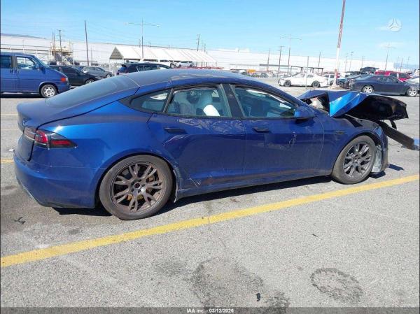 Blue Tesla Model S 2024 in Kaunas, with an engine capacity of 0.00 L and mileage of 37 thousand km for 13900 €, photo 1 on AUTOMOTO.COM.LV