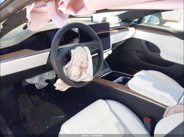 Blue Tesla Model S 2024 in Kaunas, with an engine capacity of 0.00 L and mileage of 37 thousand km for 13900 €, photo 6 on AUTOMOTO.COM.LV