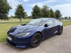 Blue Tesla Model S 2024 in Kaunas, with an engine capacity of 0.00 L and mileage of 30 thousand km for 53500 €, photo 1 on AUTOMOTO.COM.LV